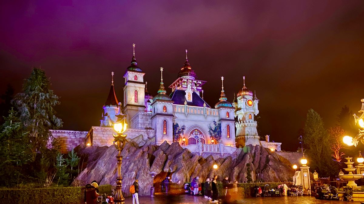 30 Amusement & Theme Parks for Kids and Families Around the Globe!